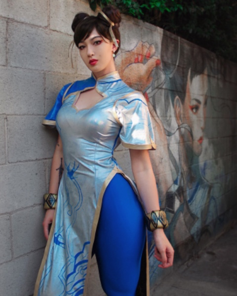 Throne | Caytie Cosplay | Gifters
