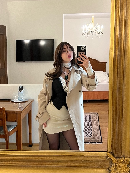 Throne | Eliza Deniz | something