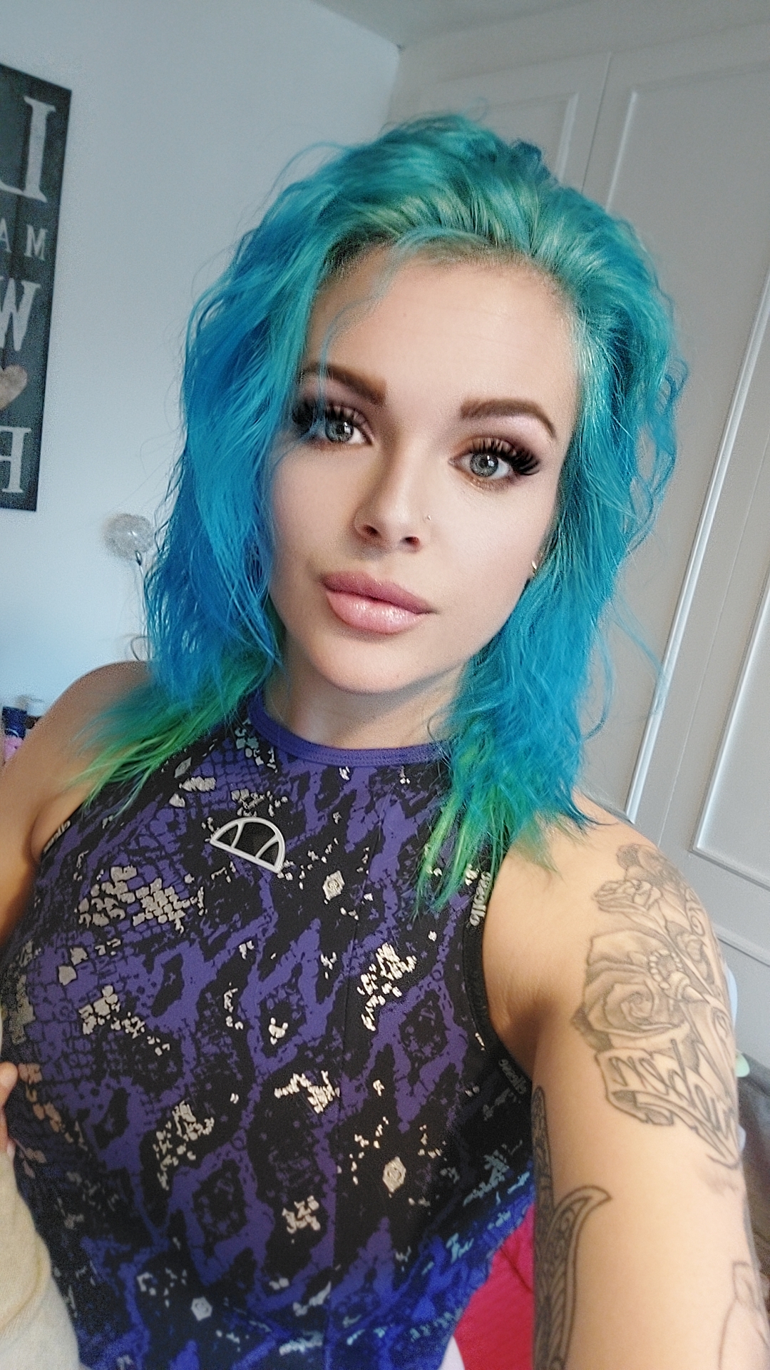 Throne | Miss Blue | Surprise Gifts