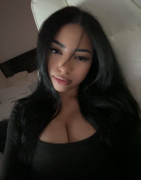 Throne | GODDESS KIAN