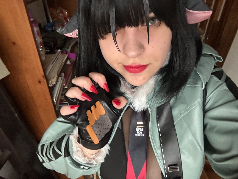 Throne | Klaudi | My Wishlist