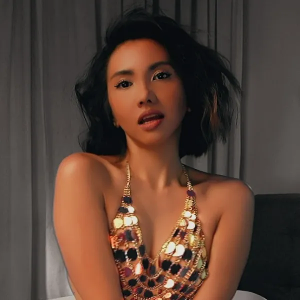 Throne | Yuri | Gifters