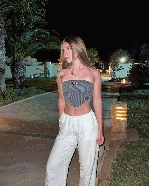 Throne | Vanessa | My Wishlist