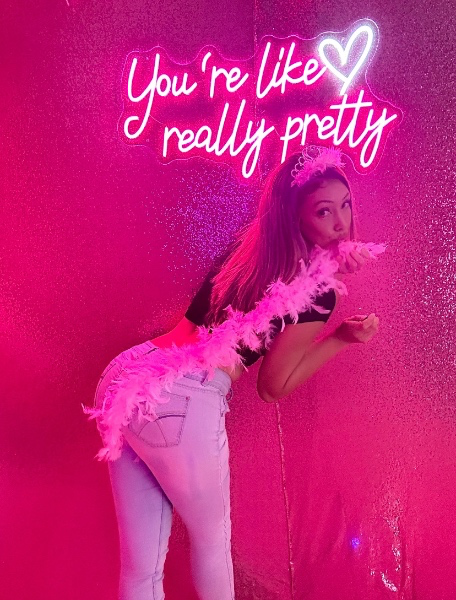 Throne | Mia Lee | Surprise Gifts