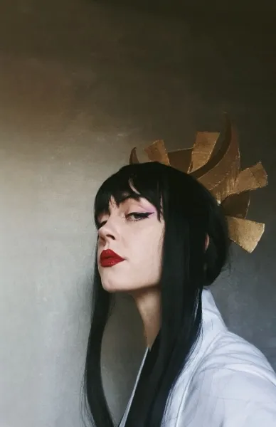 Throne | Ari | My Wishlist