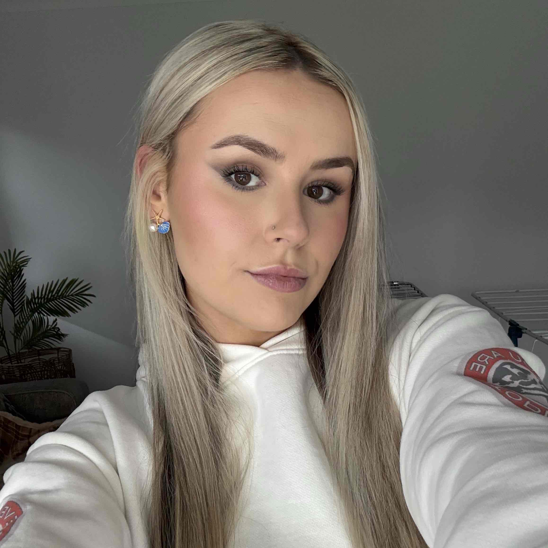 Throne | Jem | Gifters