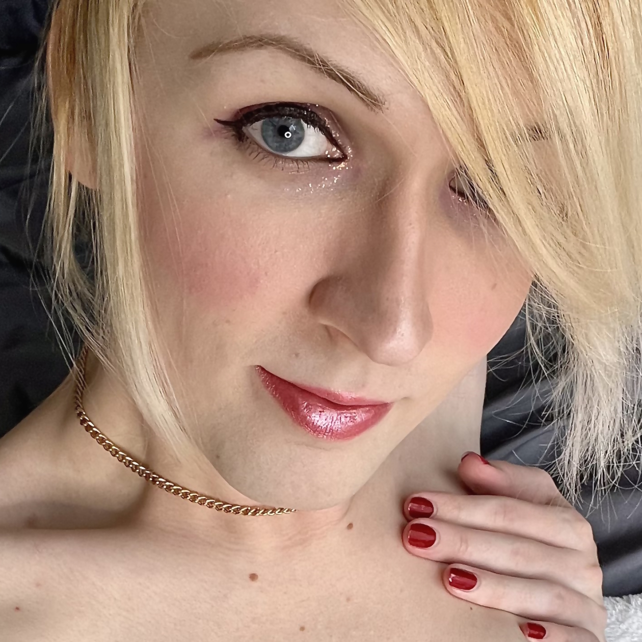 Throne | Ellie Exx | Get me a Coffee