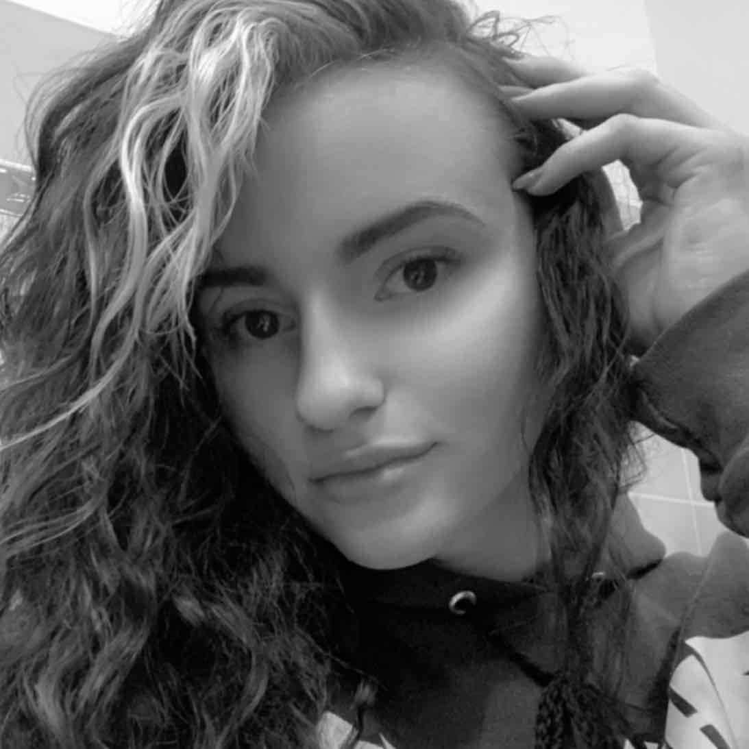 Throne | Monika | My Wishlist