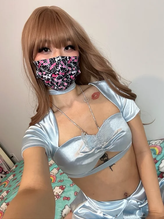 Throne | Hyunnie | My Wishlist