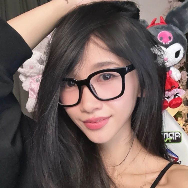 Throne | Poem | LET'S BE CUTE & COMFY 👚