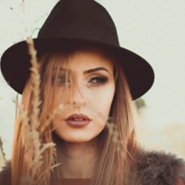 Throne | NICHOLAS_SUTHERLAND | Surprise Gifts