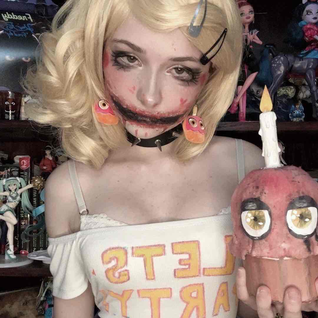 Throne | Mia | Cheaper wishes!