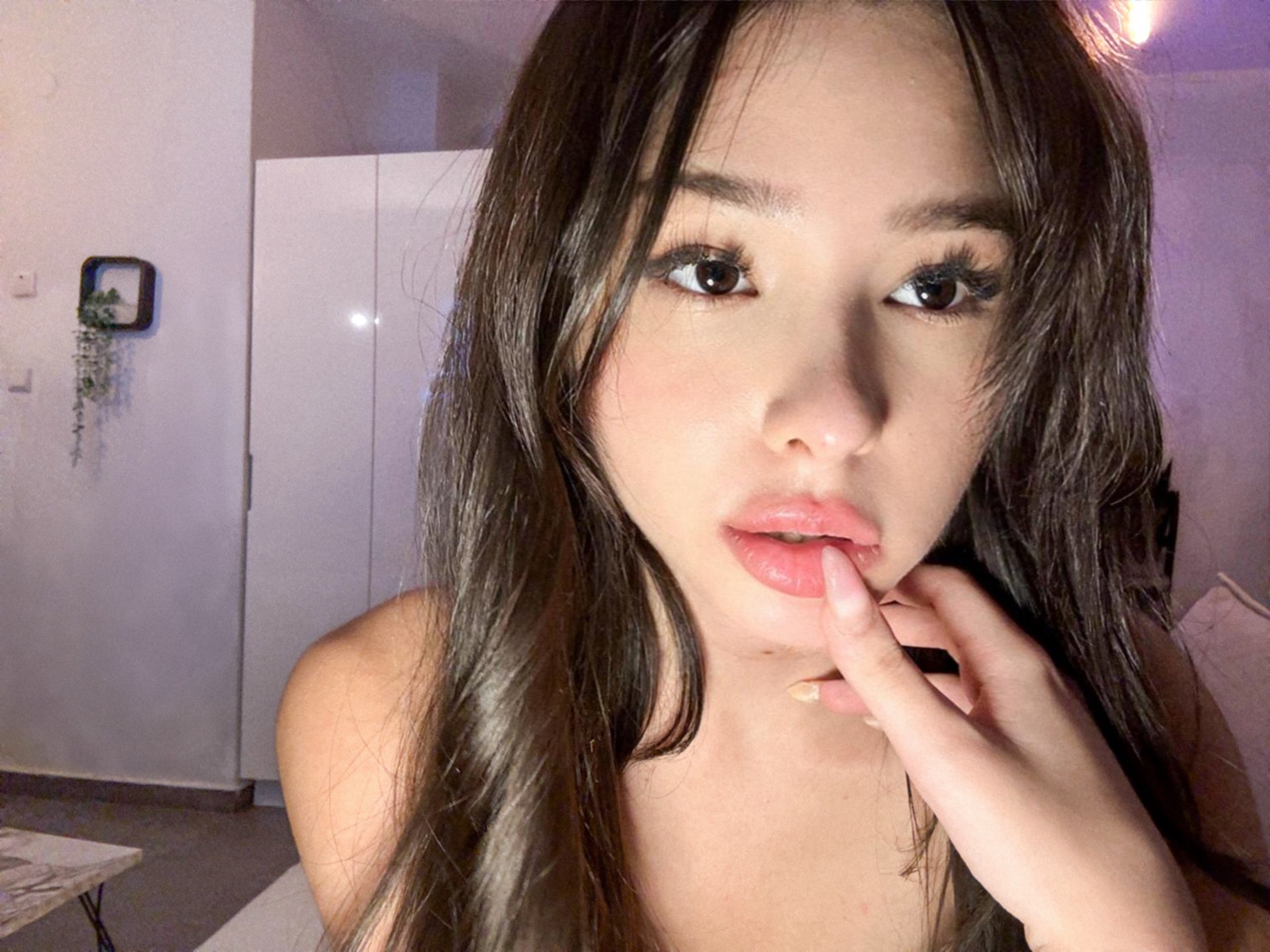 Throne | LittleAri | My Wishlist