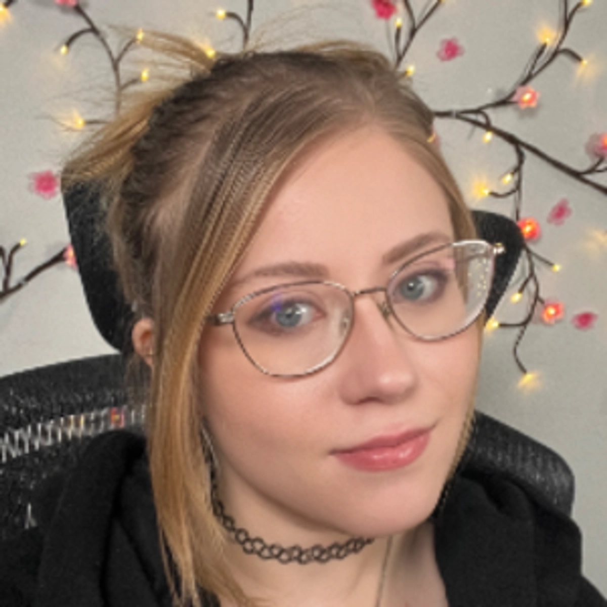 Throne | MomoMonii | My Wishlist