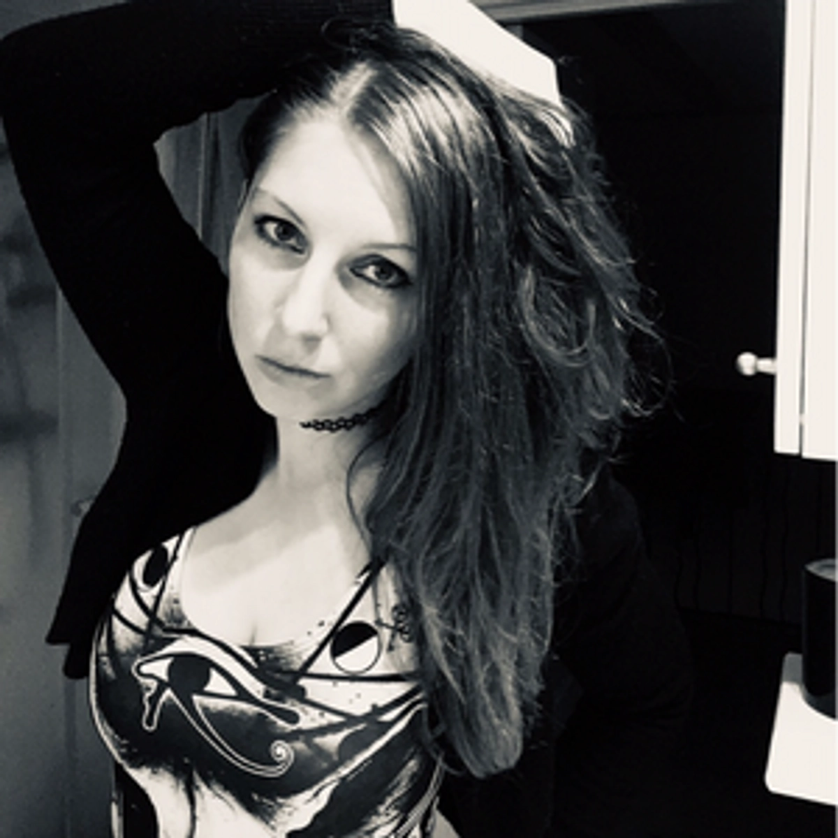 Throne | Emelie | My Wishlist