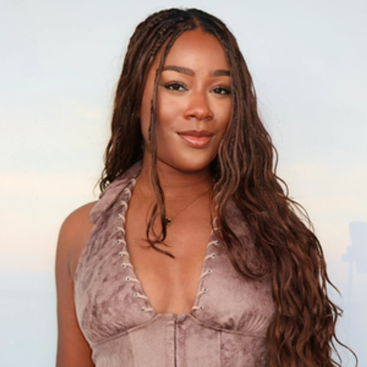 Throne | Ciarratonin | APARTMENT ESSENTIALS