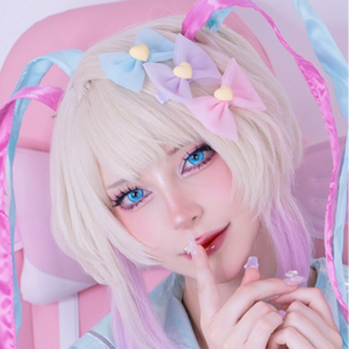 Throne Hitomi Okami My Wishlist throne-hitomi-okami-my-wishlist