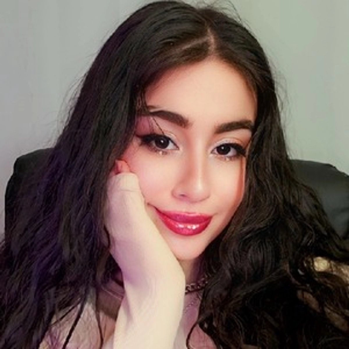 Throne | Malek_04 | Gifters