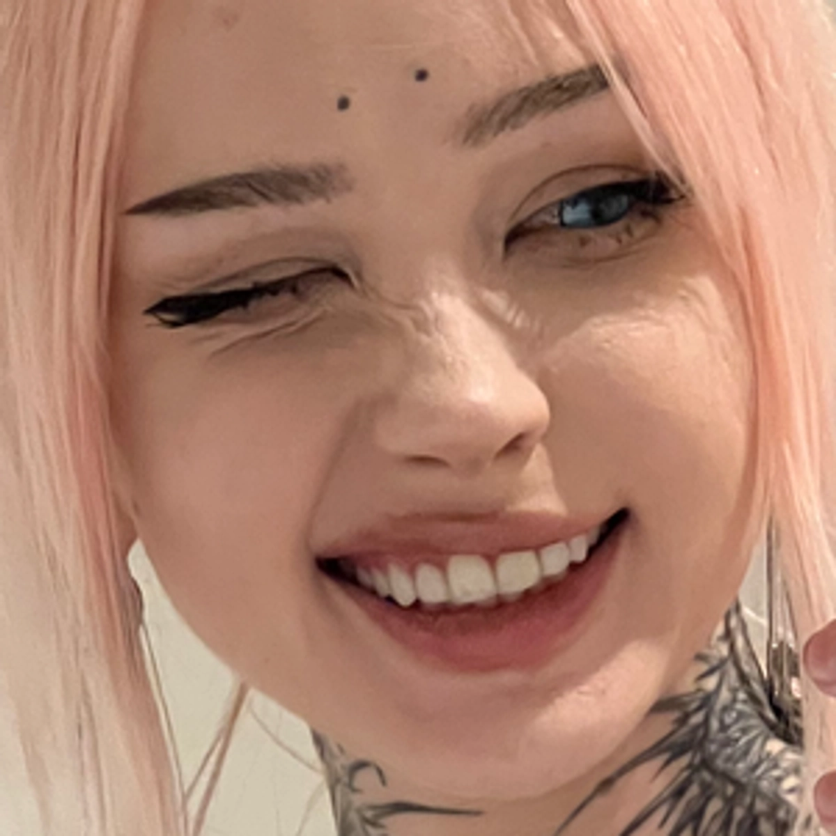 Throne | Runa | My Wishlist