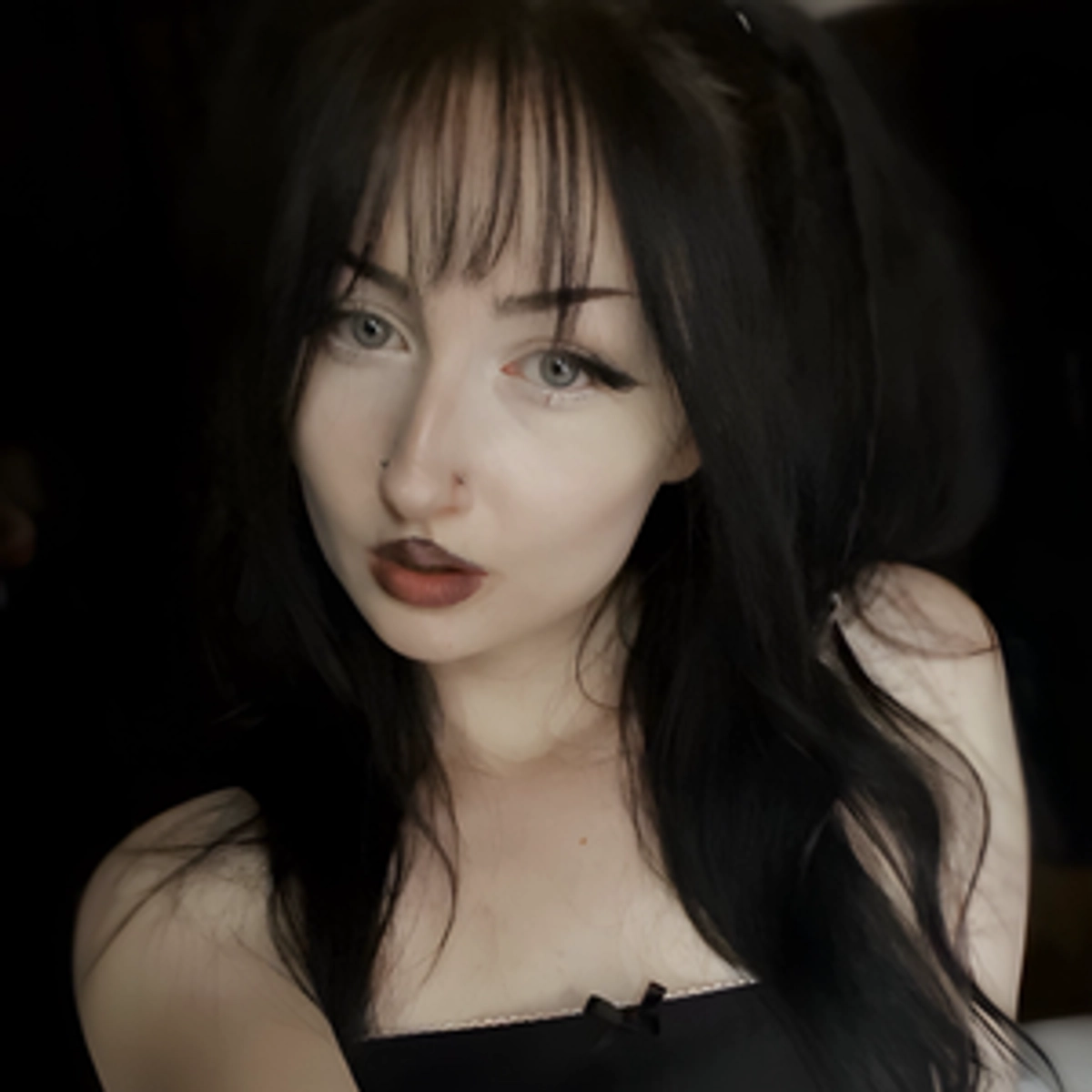 Throne | LilMsLilith | My Wishlist