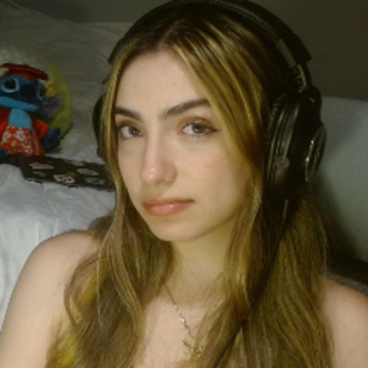 Throne | Isa | My Wishlist