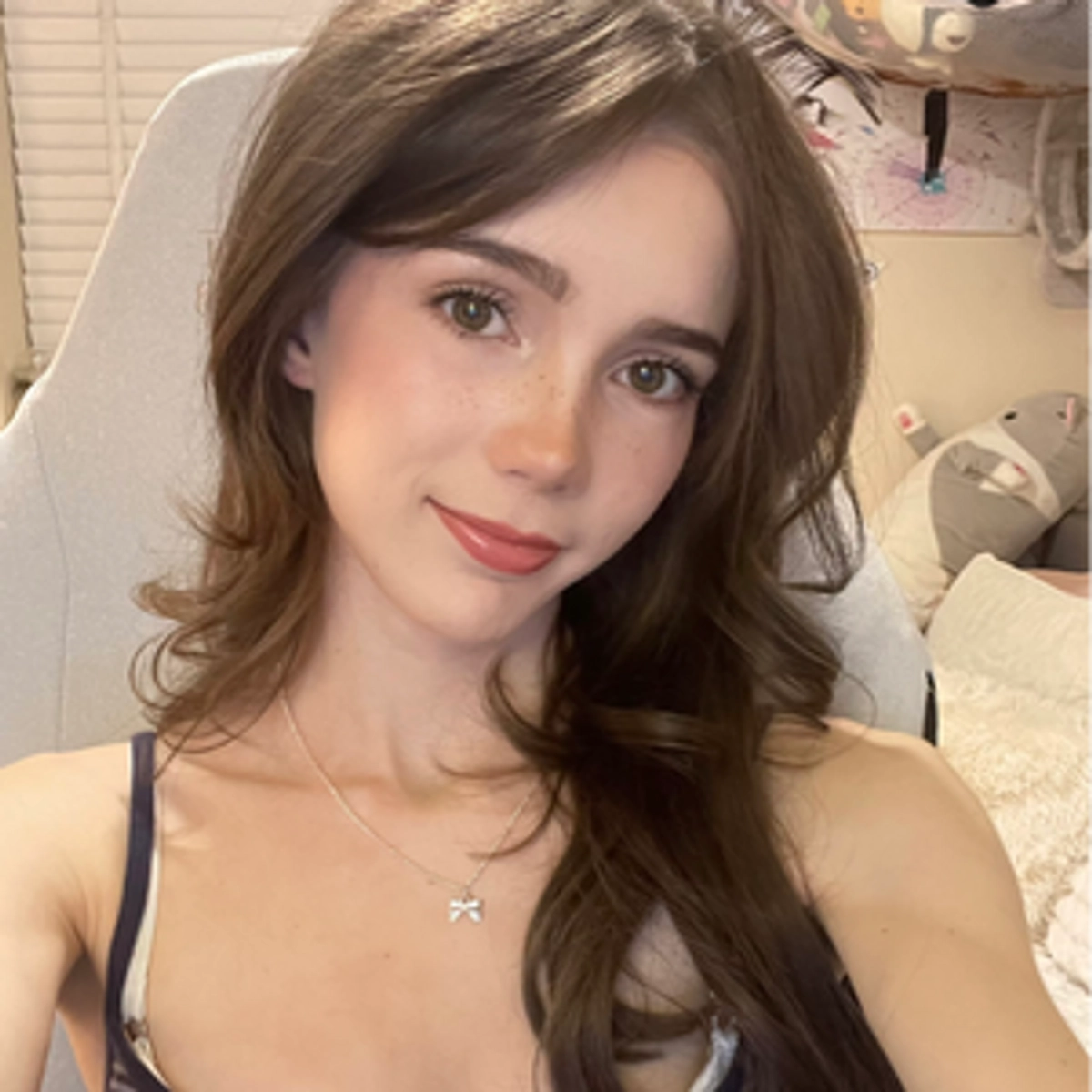 Throne | Hollsbeauti | Gifters