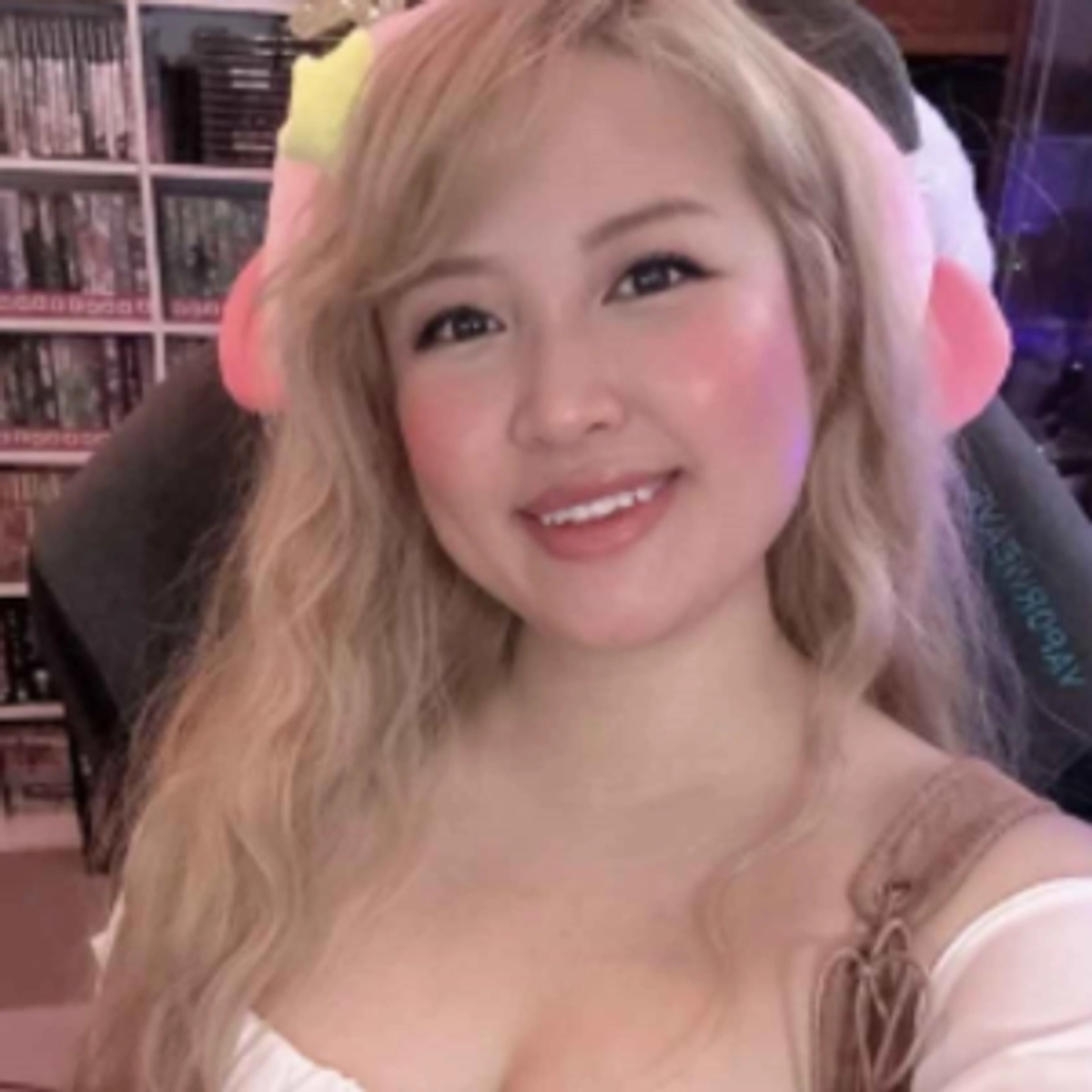 Throne | PeachKachu | My Wishlist