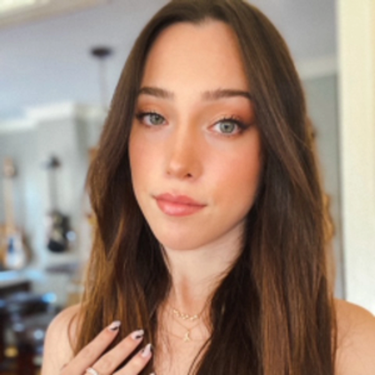 Throne | Nikkijustine | Gifters