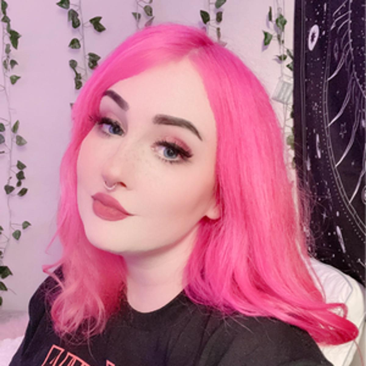 Throne | Beebee | Wishlist