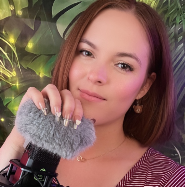 Throne | Caroline ASMR | Storefront