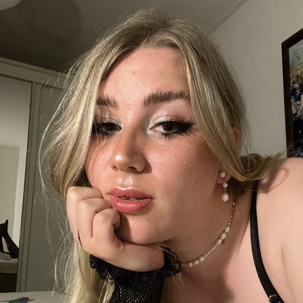 Throne | Qtee Foxx | My Wishlist