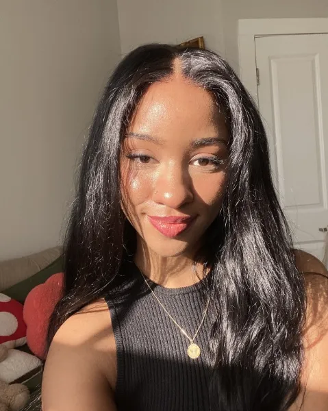 Throne | Dyani Neves | Surprise Gifts