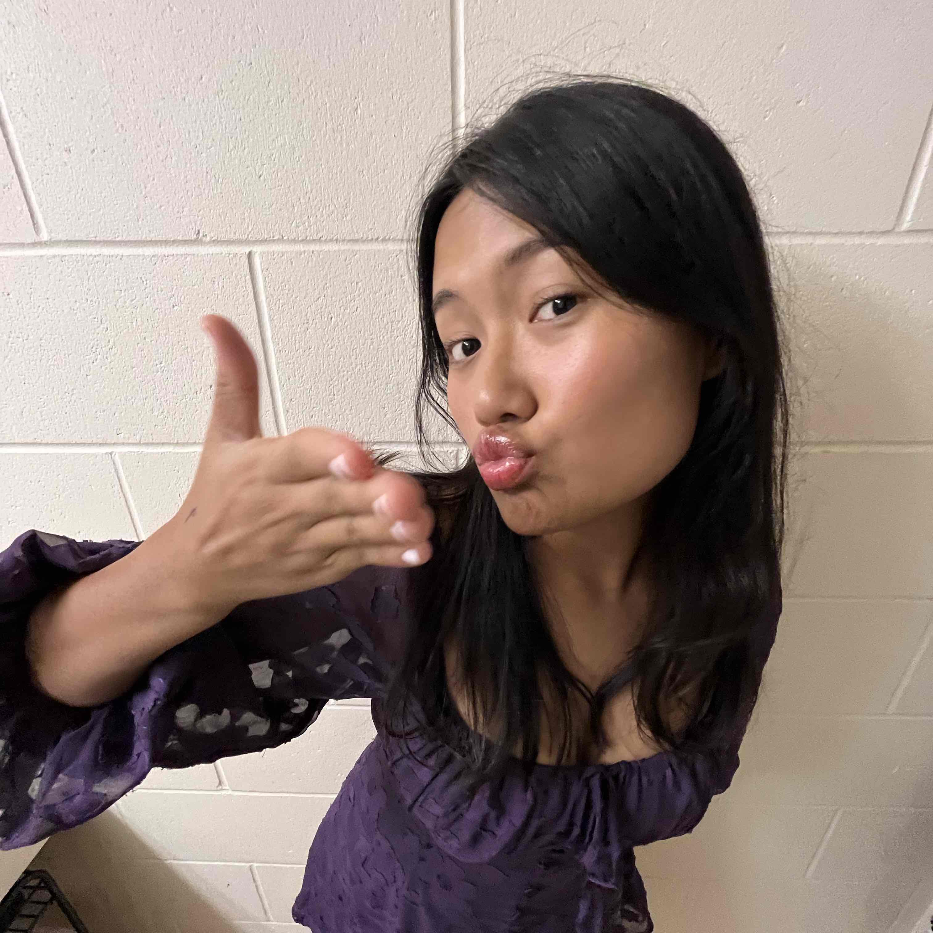 Throne | Luuu | Surprise Gifts