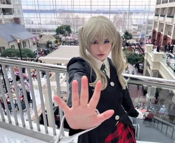 Throne | Kat | Cosplay