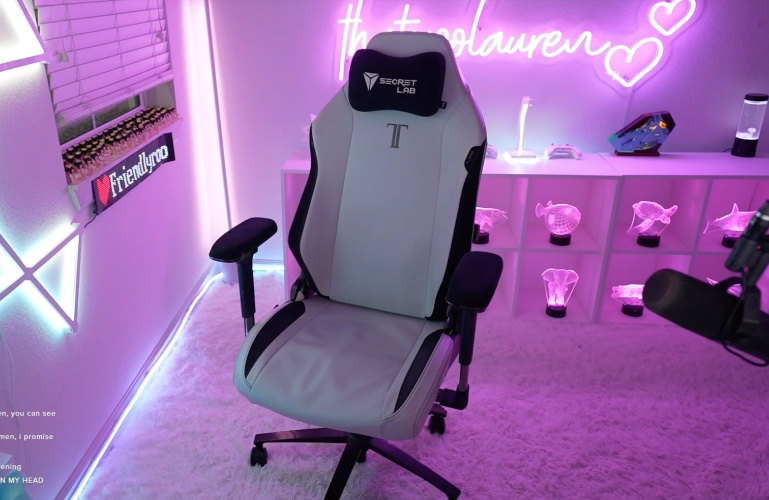 Throne | Thatssoolauren | Stream Stuff