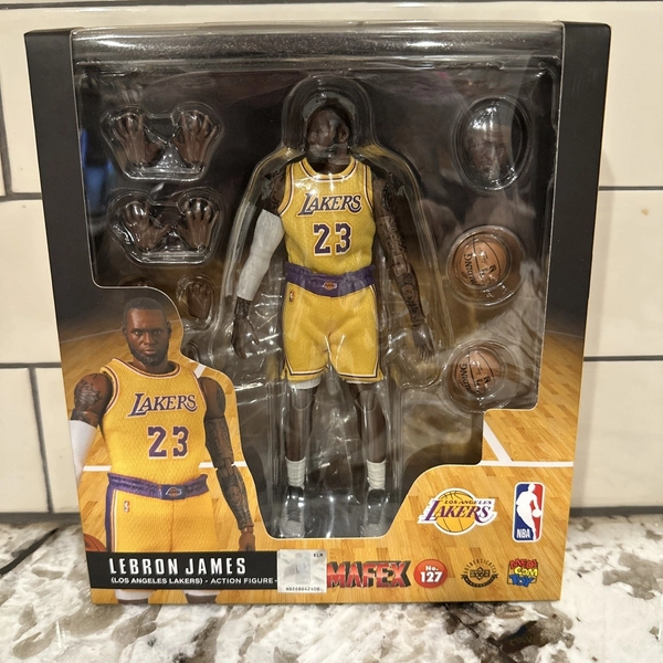 Throne | Medicom MAFEX NBA Los Angeles Lakers LeBron James Figure | My ...