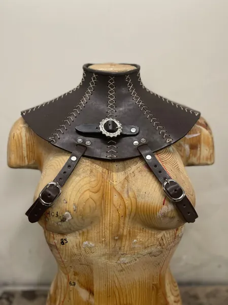 Throne | Sukie | Ciri Witcher leather gorget